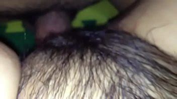 家庭亂倫哥哥趁著家人不在用那硬梆梆的雞巴硬深深地插入了親妹妹的軟嫩小穴奪走了弱智妹妹的第一次 XVIDEOS COM