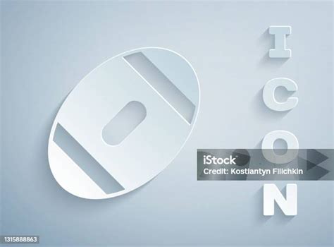 종이 는 회색 배경에 고립 된 미식 축구 공 아이콘을 잘라 럭비 볼 아이콘 팀 스포츠 게임 기호 종이 아트 스타일 벡터 3차원 형태에 대한 스톡 벡터 아트 및 기타 이미지