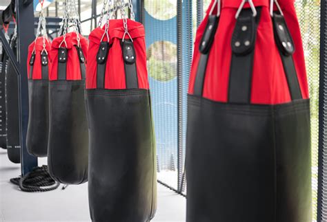 타격 및 권투 체육관에서 펀칭 샌드입니다 스포츠 피트 니스 라이프 스타일 개념입니다 가방에 대한 스톡 사진 및 기타 이미지 가방 가정의 방 가죽 Istock