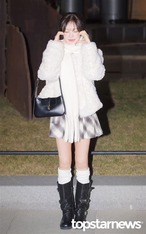 레드벨벳 웬디 ‘볼 빨간 승와니 웬디의 영스트리트 출근길 [hd포토] 최규석 기자 톱스타뉴스 엔터 가요 출근길