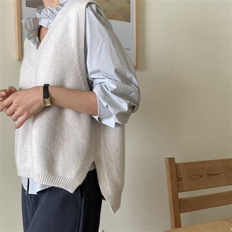 폴앤 요즘 계절처럼 어디에 초점을 맞춰야 할지 애매할 때가 있죠😗 날씨는 아직 여름과 가을 사이를 오가고 제 일상도 집 사무실 교회라는 세 곳에서 반복되며