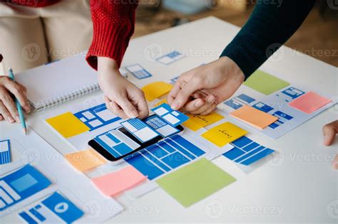 ux developer and ui designer brainstorming about mobile app interface