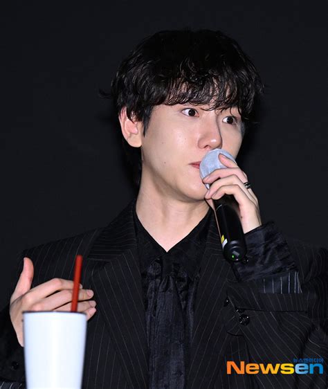 백현 ‘무대에서 넘어질 뻔 [포토엔hd]