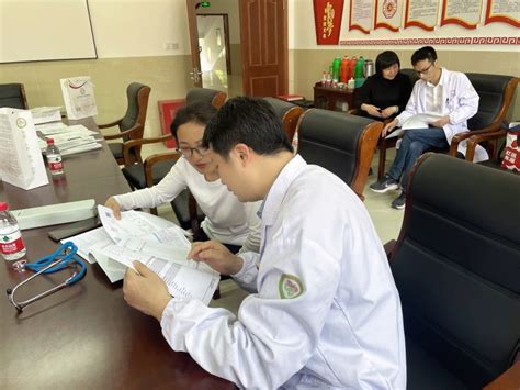武岭中学幸福工程在行动健康体检暖人心