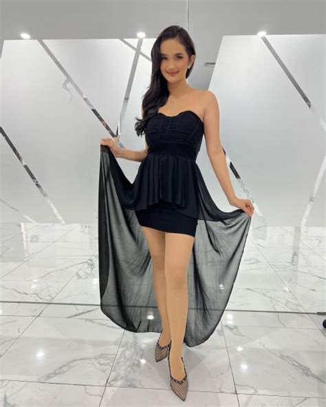 Biodata Dan Agama Faby Marcelia Artis Yang Akui Sudah Pisah Dari Suami