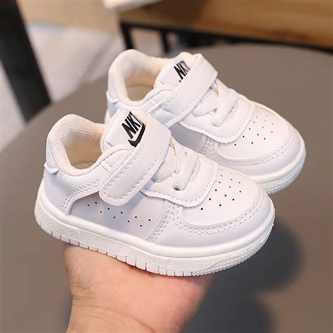 Zapatillas 어린이 캐주얼 신발 Led 발광 신발 소년 캐주얼 신발 플랫폼 소녀 테니스 신발 아기 워킹 신발 여름 핸드폰닷컴