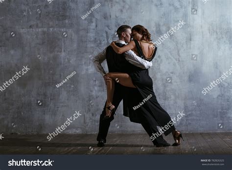 탱고 43503개가 넘는 로열티 프리 라이선스 대상 스톡 사진 Shutterstock