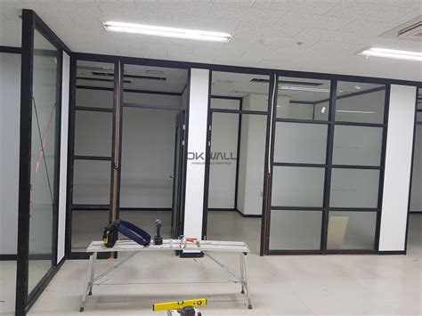 우드 격자 유리칸막이 래핑칸막이 오케이칸막이