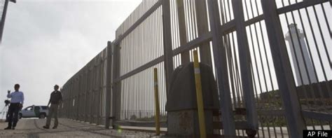 Canadian Border Fence Us Eyes Barriers On The 49th Parallel