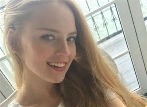 Esta Mujer Es Considerada La Profesora Más Sexy Del Mundo Va A Gustarme