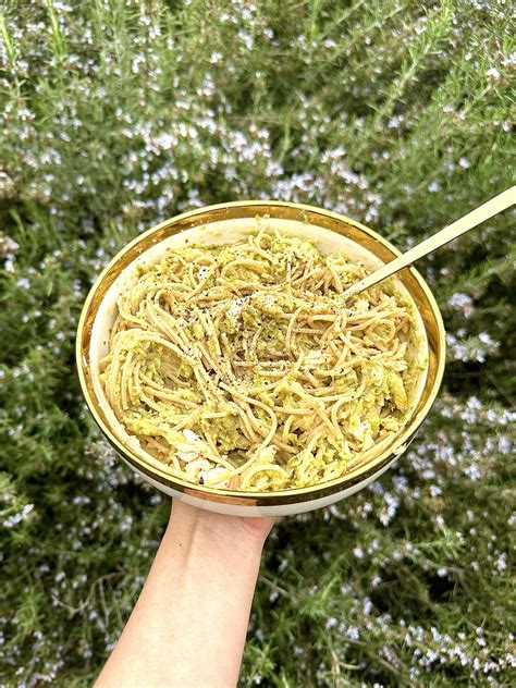 Спагети с аспержи и сьомга Hungry Lemurs