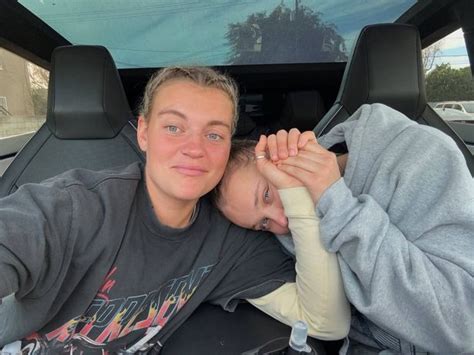 Who Is Celebrity Big Brother Star Jojo Siwa S Partner Meet Non Binary
