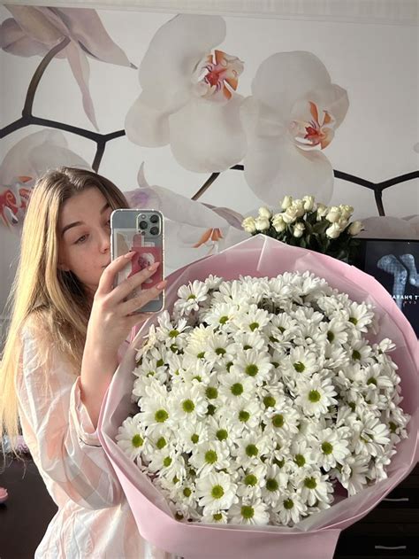 девушка с букетом хризантем Букет хризантем Хризантемы Букет