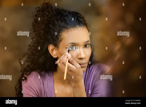 Applying Eyeliner