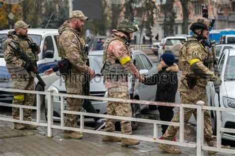 Двама убити при руски удар по Херсон един убит и девет ранени при украинска атака срещу Донецк