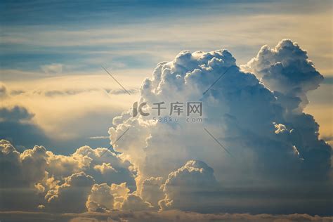 色彩缤纷的戏剧性天空与云彩在日落高清摄影大图 千库网