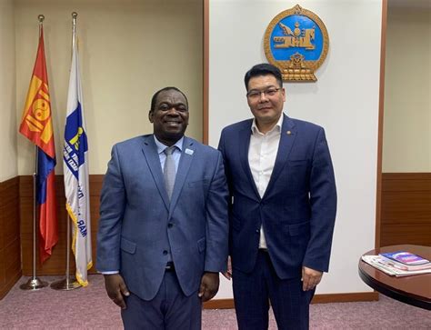 ЭМЯ Харвардын манлайлагчийн хөтөлбөрт залуу эмч нарыг хамруулж бүх сумдын эмнэлгийг нарны