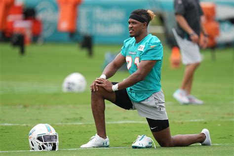 Former Dolphin Db Eric Rowe Thanks Fans For Support