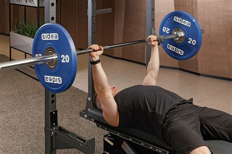 Жим лежа что это техника выполнения и какие мышцы работают
