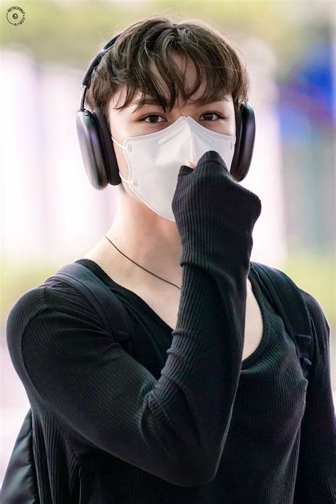 Sky On Twitter His Huge Ass Boobs Wont Fit In Your Pocket I Am Sure 👌🏼