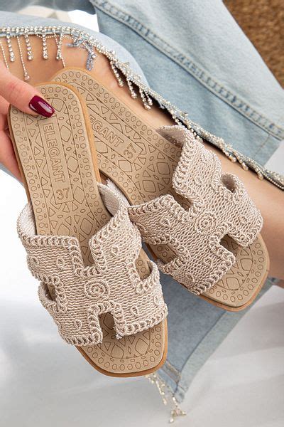 ملابس وأكسسوارات نسائية عصرية ترينديول