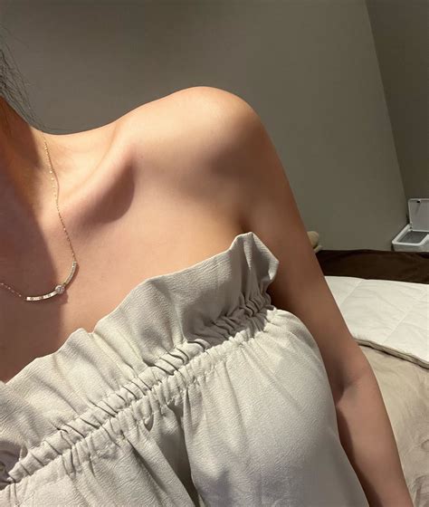 예영 여행 순간순간을 기록 예신의 길 쉽지 않댜 왜 관리할게 끝도 없능거져 이번 스페인 웨딩촬영 찍으러 가기 전 아쉬웠던 어깨라인 보완하고 왔는데