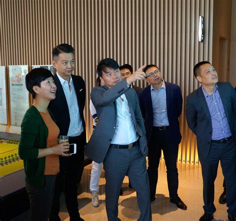 新力快讯民生银行总行领导一行参观考察新力地产