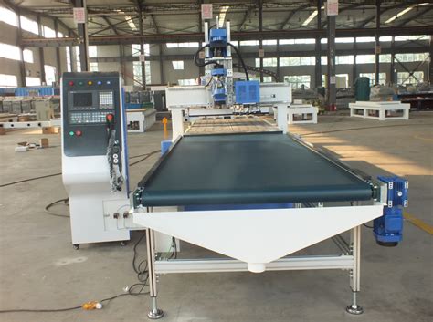 โหลดและขนถ่ายเครื่องเราเตอร์ Cnc อัตโนมัติ คุณภาพสูง โหลดและขนถ่ายเครื่องเราเตอร์ Cnc อัตโนมัติ