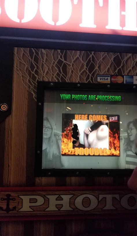 Photobooth With A Display In A Very Public Place Scrolller