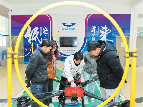 低空经济热 飞手培训忙十堰日报数字报 十堰日报电子版 十堰地区权威网络新闻媒体