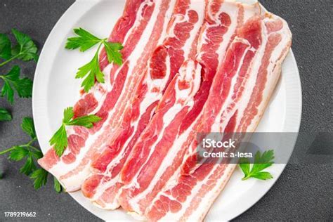 신선한 베이컨 일부분 고기 돼지 고기 먹기 조리 간식 식사 식품 간식 테이블에 사본 공간 식품 0명에 대한 스톡 사진 및 기타 이미지 Istock