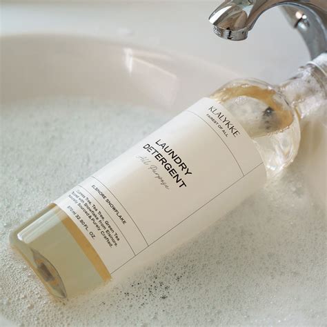 Klalykke 즐거운 여행에서 돌아와 쌓여있는 빨래들 수영복 레시가드 레깅스 등 레저활동을 위해 기능성이 더해진 의류들은 오래 보관하기 위해서 손세탁을 하는 것이