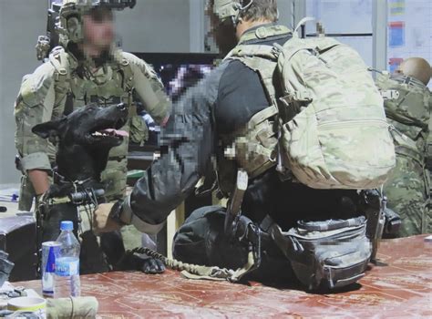 22 Sas Operator With His Mwd In The Ready Room R Specopsarchive