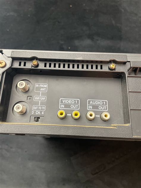 Philips Magnavox 4 Head Vcr Model Vr9230at01 No Remote Tested Original