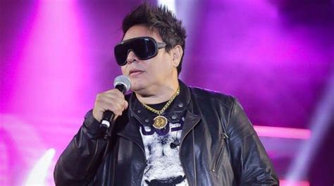 Not Cias Vocalista Da Banda Calcinha Preta Sofre Acidente Com Peso De Academia On Jornal