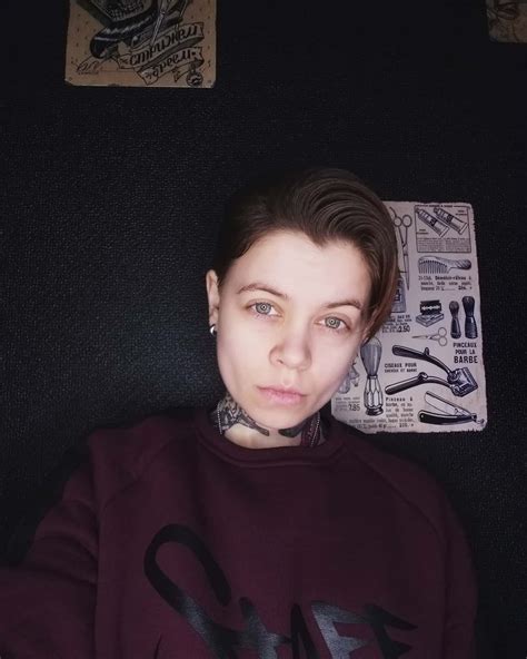 Ника Шэйд Надоело уже наблюдать за этим лицемерием Люди куда то стремятся чуть ли не на