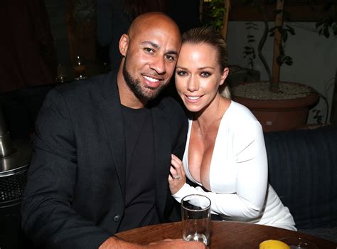 Kendra Wilkinson Claps Back At Claim Shes ‘still Holding Onto Ex Hank
