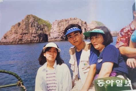 [단독]한강 “전쟁으로 날마다 죽음 실려나가는데 무슨 노벨상 잔치냐”