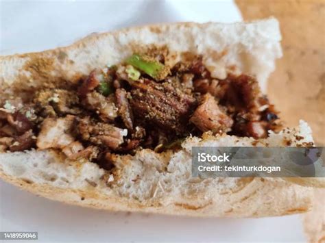 이스탄불 칠면조에서 빵 안에 서식하는 전통적인 터키 코코렉 양 창자 0명에 대한 스톡 사진 및 기타 이미지 0명 건강에 좋지 않은 음식 납짝빵 Istock
