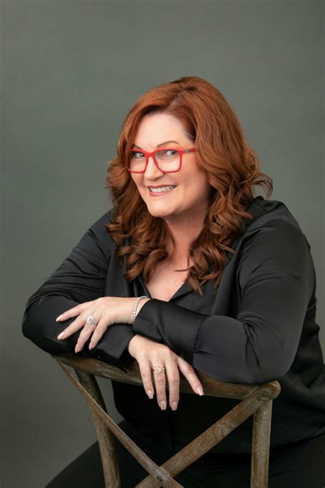 7 Linkedin Headshot Examples That Will Make Your Profile Stand Out