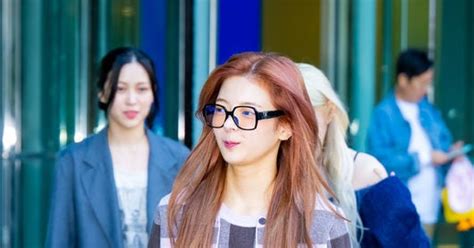 [사진]있지 리아 수줍은 표정 조선비즈