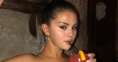 Too Much Selena Gomez Drives Her Fans Crazy With A Sexy Pic
