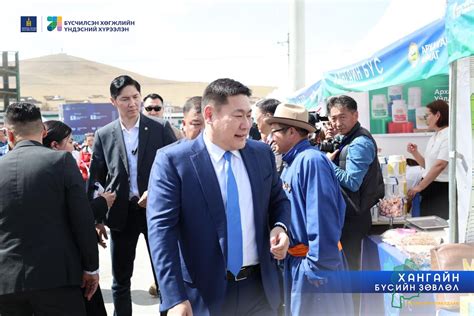 Л Оюун Эрдэнэ Хангайн бүсийн хоршоологчдын үзэсгэлэнтэй танилцлаа