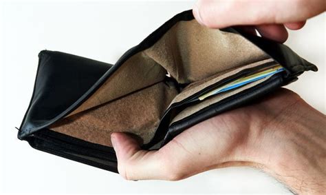 Должен ли покупатель платить за случайно разбитый в магазине товар