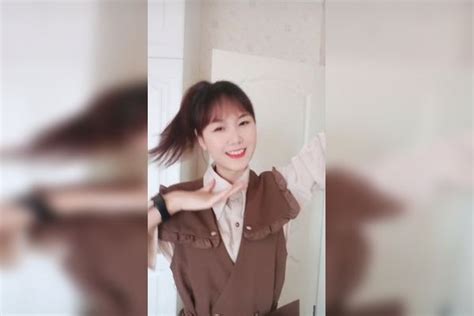 我看过一千个关于秋天的句子，都不及这一刻，慵懒的夜晚，和恰好吹来的风，还有此刻的你 句子 夜晚