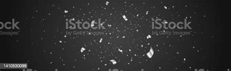 색종이 실버 검은 색 배경에 밝은 입자 현실적인 실버 뱀 반짝이는 크리스마스 기념일 색종이 떨어지는 반짝임 벡터 일러스트 레이 션 색종이 조각에 대한 스톡 벡터 아트 및