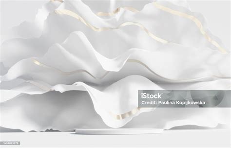 3d 디스플레이 연단 받침대가있는 흰색 배경 금색의 흰색 천 고급 실크 뷰티 화장품 제품 프리젠 테이션 스탠드 헝겊 물결을 가진 여성 모형 3d 렌더링 광고 금색에 대한