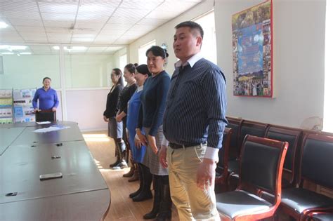 Налайх дүүргийн ИТХ ын албан хаагчид Ажлын байрны дасгал хөдөлгөөн хийж