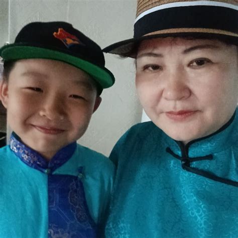 Pizza Hut Айл бүрд аз жаргал бэлэглэх САНТА БАГЦ хожмоор байна уу🎁🍕 🎄Энэхүү постны доор САНТА