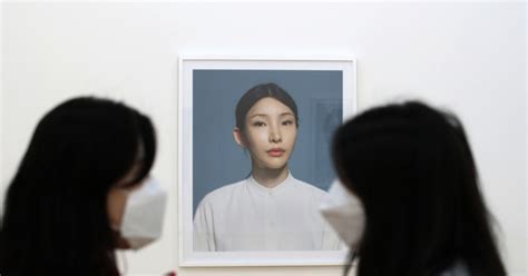 오형근 사진작가 개인전 오형근 왼쪽 얼굴